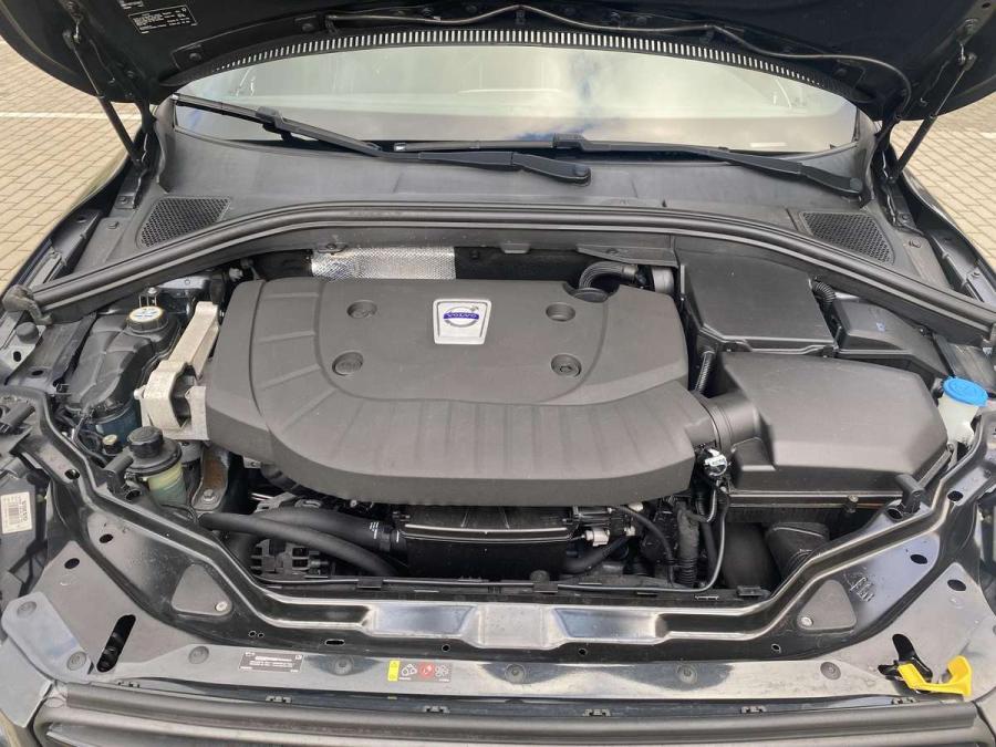 Grey Volvo XC60 2015 in Vilnius, with an engine capacity of 2.40 L and mileage of 195 thousand km for 14250 €, photo 29 on AUTOMOTO.COM.LV