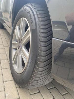 Grey Volvo XC60 2015 in Vilnius, with an engine capacity of 2.40 L and mileage of 195 thousand km for 14250 €, photo 30 on AUTOMOTO.COM.LV