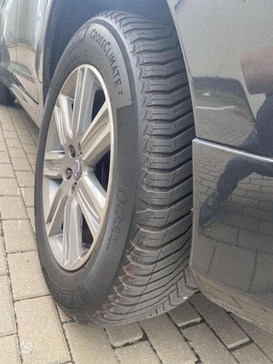 Grey Volvo XC60 2015 in Vilnius, with an engine capacity of 2.40 L and mileage of 195 thousand km for 14250 €, photo 30 on AUTOMOTO.COM.LV