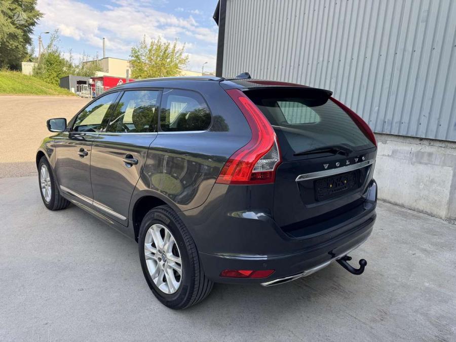 Pelēks Volvo XC60 2015 Alīta, ar dzinēja tilpumu 2.40 L un nobraukumu 167 tūkst. km par 13900 €, foto 4 vietnē AUTOMOTO.COM.LV