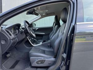 Pelēks Volvo XC60 2015 Alīta, ar dzinēja tilpumu 2.40 L un nobraukumu 167 tūkst. km par 13900 €, foto 7 vietnē AUTOMOTO.COM.LV