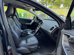 Pelēks Volvo XC60 2015 Alīta, ar dzinēja tilpumu 2.40 L un nobraukumu 167 tūkst. km par 13900 €, foto 10 vietnē AUTOMOTO.COM.LV