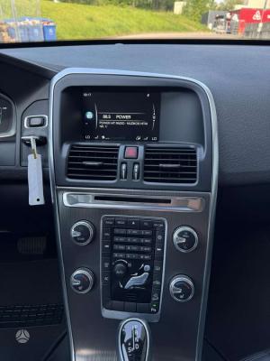 Pelēks Volvo XC60 2015 Alīta, ar dzinēja tilpumu 2.40 L un nobraukumu 167 tūkst. km par 13900 €, foto 13 vietnē AUTOMOTO.COM.LV