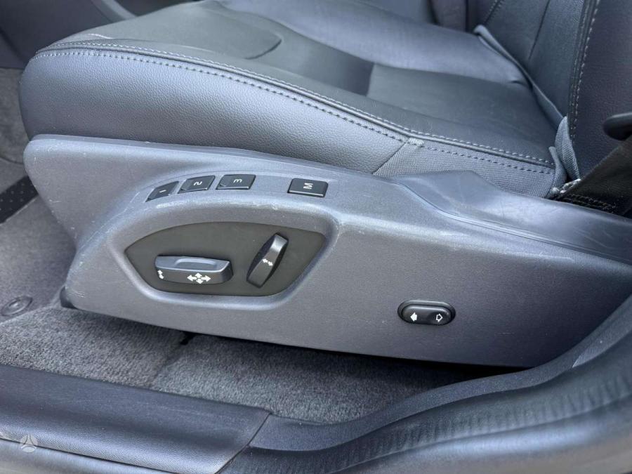 Pelēks Volvo XC60 2015 Alīta, ar dzinēja tilpumu 2.40 L un nobraukumu 167 tūkst. km par 13900 €, foto 18 vietnē AUTOMOTO.COM.LV