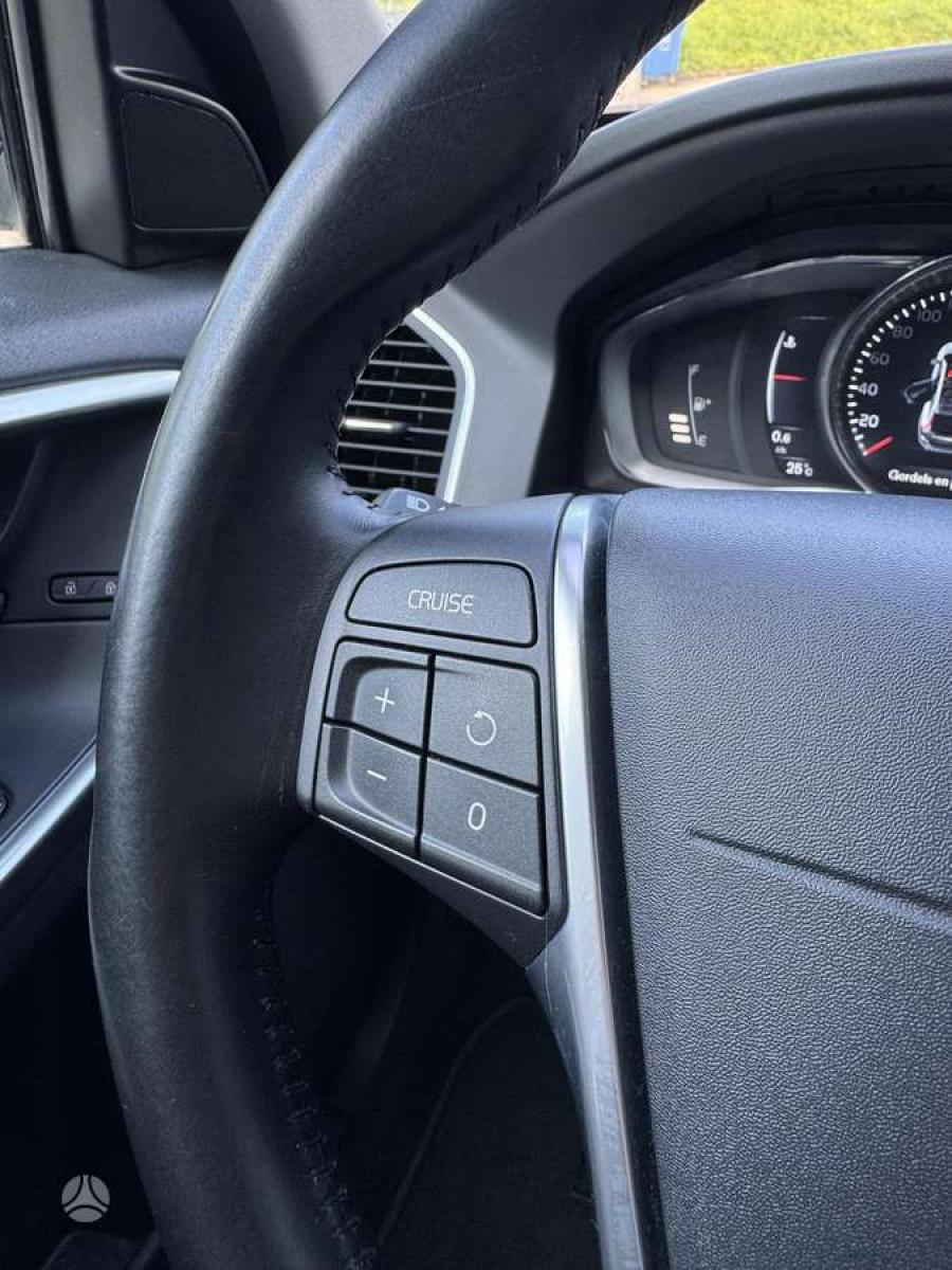 Pelēks Volvo XC60 2015 Alīta, ar dzinēja tilpumu 2.40 L un nobraukumu 167 tūkst. km par 13900 €, foto 19 vietnē AUTOMOTO.COM.LV