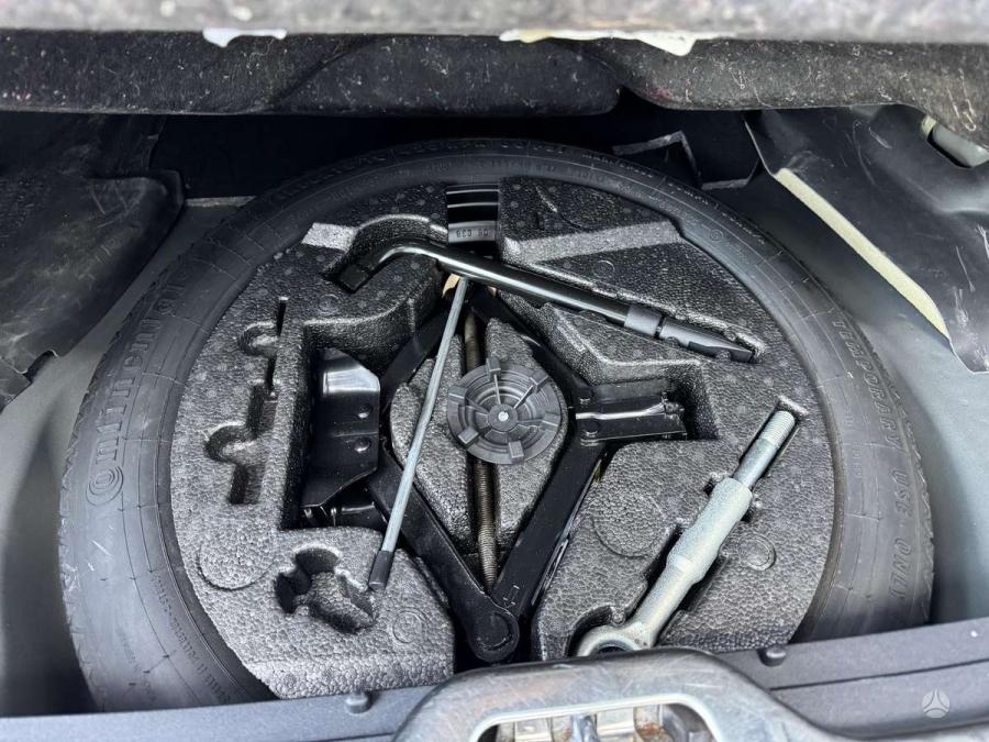 Pelēks Volvo XC60 2015 Alīta, ar dzinēja tilpumu 2.40 L un nobraukumu 167 tūkst. km par 13900 €, foto 22 vietnē AUTOMOTO.COM.LV