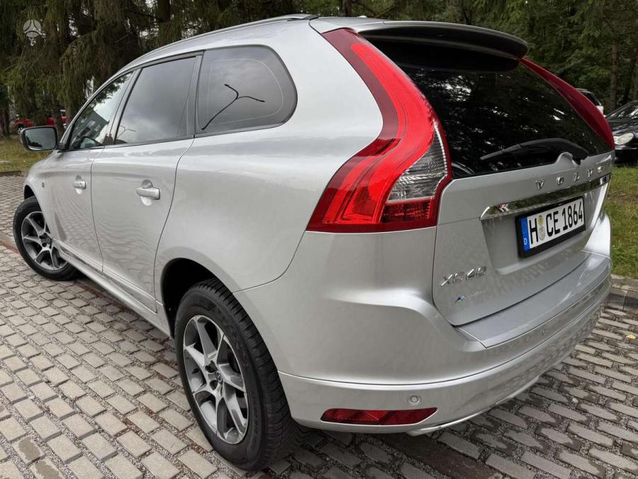 Pelēks Volvo XC60 2015 Viļņa, ar dzinēja tilpumu 2.40 L un nobraukumu 272 tūkst. km par 13500 €, foto 4 vietnē AUTOMOTO.COM.LV