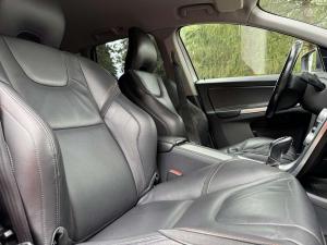 Pelēks Volvo XC60 2015 Viļņa, ar dzinēja tilpumu 2.40 L un nobraukumu 272 tūkst. km par 13500 €, foto 18 vietnē AUTOMOTO.COM.LV