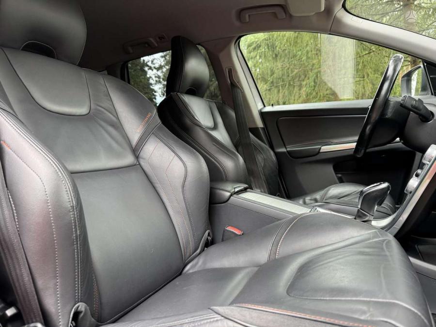 Pelēks Volvo XC60 2015 Viļņa, ar dzinēja tilpumu 2.40 L un nobraukumu 272 tūkst. km par 13500 €, foto 18 vietnē AUTOMOTO.COM.LV