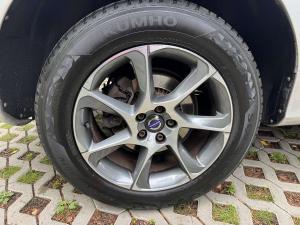 Pelēks Volvo XC60 2015 Viļņa, ar dzinēja tilpumu 2.40 L un nobraukumu 272 tūkst. km par 13500 €, foto 26 vietnē AUTOMOTO.COM.LV