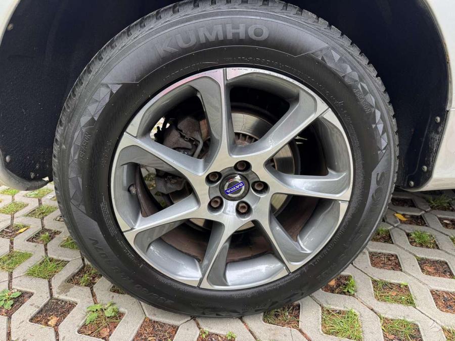 Pelēks Volvo XC60 2015 Viļņa, ar dzinēja tilpumu 2.40 L un nobraukumu 272 tūkst. km par 13500 €, foto 26 vietnē AUTOMOTO.COM.LV