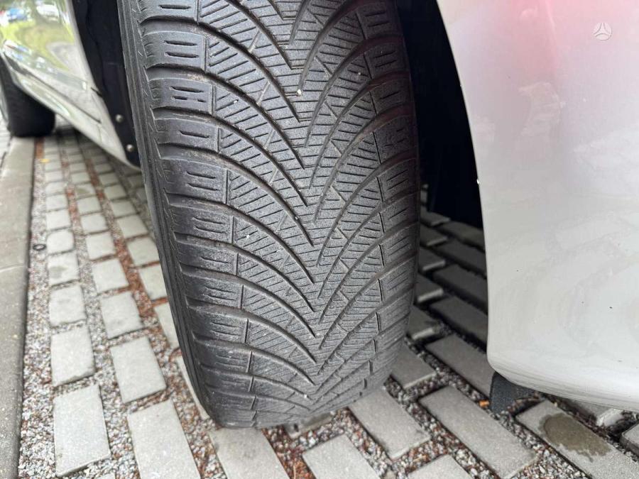 Pelēks Volvo XC60 2015 Viļņa, ar dzinēja tilpumu 2.40 L un nobraukumu 272 tūkst. km par 13500 €, foto 27 vietnē AUTOMOTO.COM.LV