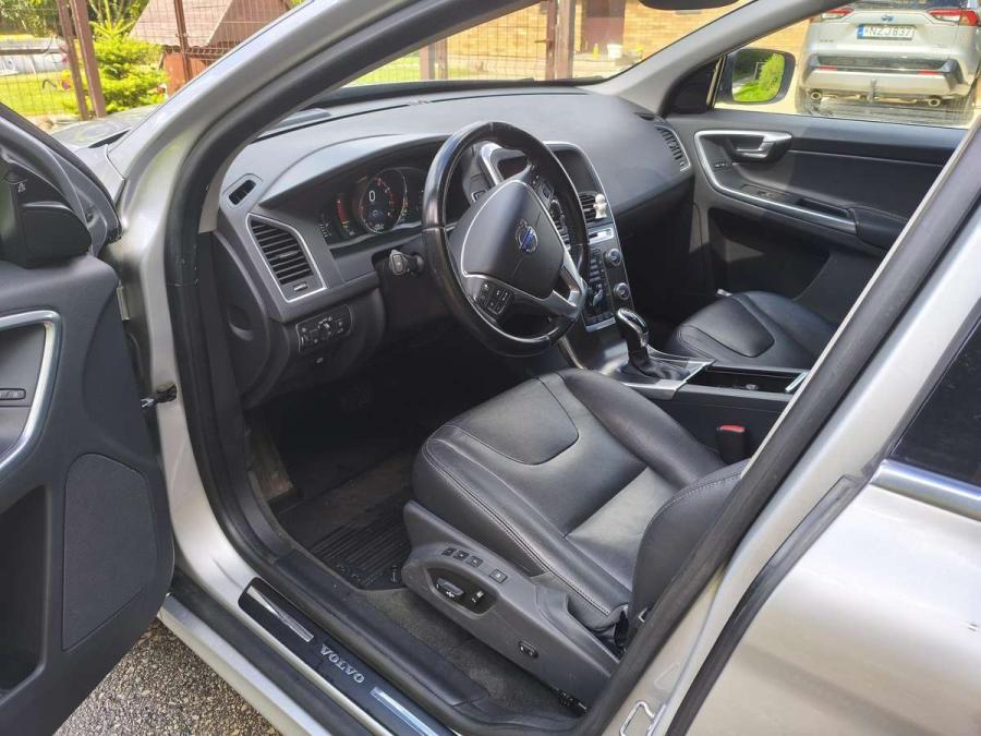 Pelēks Volvo XC60 2015 Viļņa, ar dzinēja tilpumu 2.50 L un nobraukumu 153 tūkst. km par 12950 €, foto 10 vietnē AUTOMOTO.COM.LV