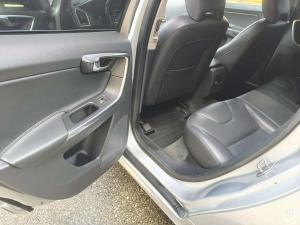 Pelēks Volvo XC60 2015 Viļņa, ar dzinēja tilpumu 2.50 L un nobraukumu 153 tūkst. km par 12950 €, foto 11 vietnē AUTOMOTO.COM.LV