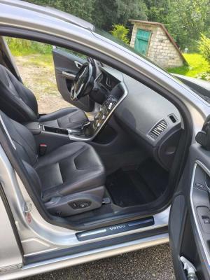 Pelēks Volvo XC60 2015 Viļņa, ar dzinēja tilpumu 2.50 L un nobraukumu 153 tūkst. km par 12950 €, foto 14 vietnē AUTOMOTO.COM.LV