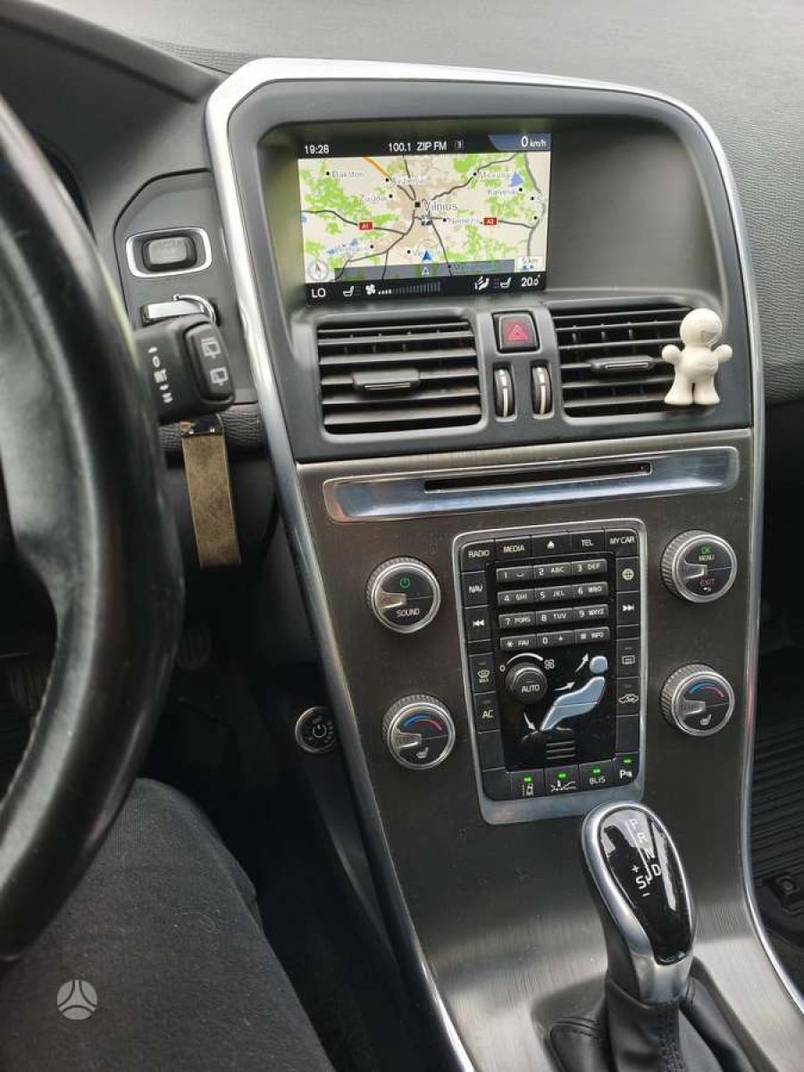 Pelēks Volvo XC60 2015 Viļņa, ar dzinēja tilpumu 2.50 L un nobraukumu 153 tūkst. km par 12950 €, foto 20 vietnē AUTOMOTO.COM.LV