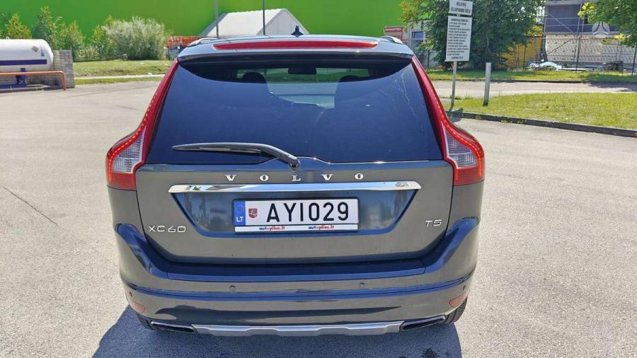 Grey Volvo XC60 2015 in Vilnius, with an engine capacity of 1.97 L and mileage of 155 thousand km for 11600 €, photo 5 on AUTOMOTO.COM.LV