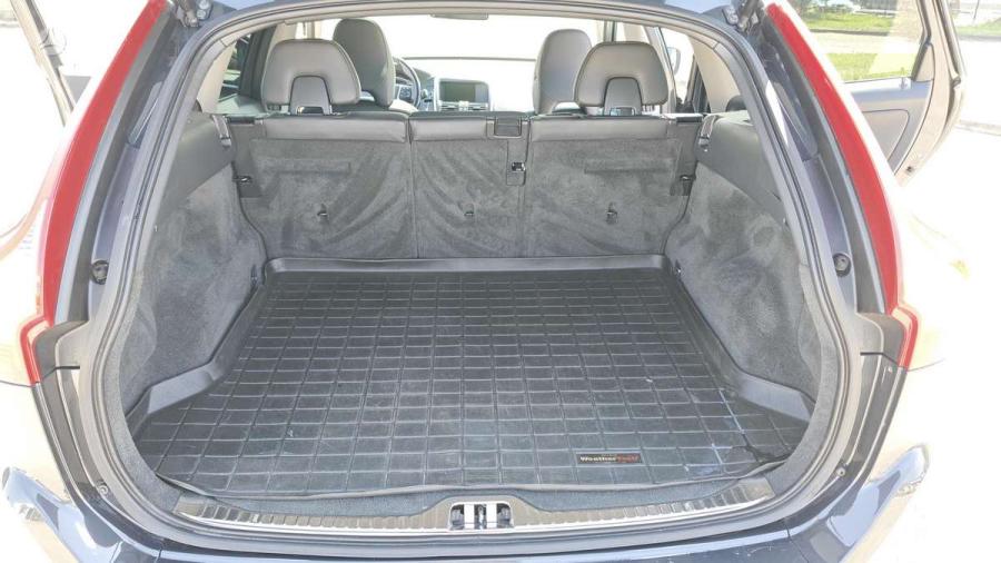 Grey Volvo XC60 2015 in Vilnius, with an engine capacity of 1.97 L and mileage of 155 thousand km for 11600 €, photo 19 on AUTOMOTO.COM.LV