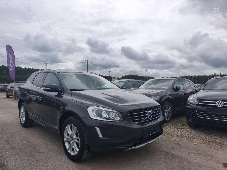 Grey Volvo XC60 2015 in Vilnius, with an engine capacity of 2.40 L and mileage of 224 thousand km for 14750 €, photo 4 on AUTOMOTO.COM.LV