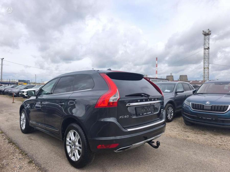 Grey Volvo XC60 2015 in Vilnius, with an engine capacity of 2.40 L and mileage of 224 thousand km for 14750 €, photo 7 on AUTOMOTO.COM.LV