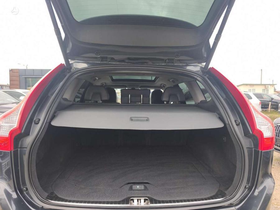 Grey Volvo XC60 2015 in Vilnius, with an engine capacity of 2.40 L and mileage of 224 thousand km for 14750 €, photo 9 on AUTOMOTO.COM.LV