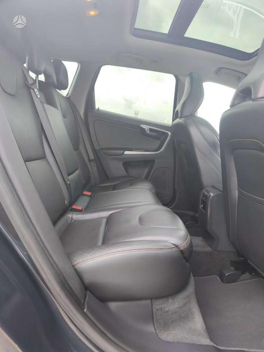 Grey Volvo XC60 2015 in Vilnius, with an engine capacity of 2.40 L and mileage of 224 thousand km for 14750 €, photo 11 on AUTOMOTO.COM.LV