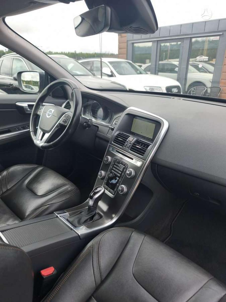 Grey Volvo XC60 2015 in Vilnius, with an engine capacity of 2.40 L and mileage of 224 thousand km for 14750 €, photo 14 on AUTOMOTO.COM.LV