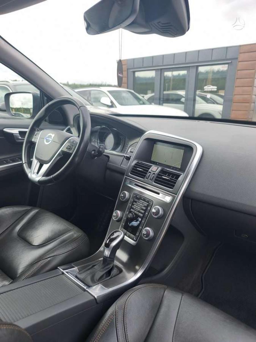 Grey Volvo XC60 2015 in Vilnius, with an engine capacity of 2.40 L and mileage of 224 thousand km for 14750 €, photo 15 on AUTOMOTO.COM.LV