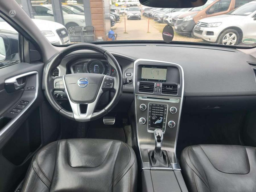 Grey Volvo XC60 2015 in Vilnius, with an engine capacity of 2.40 L and mileage of 224 thousand km for 14750 €, photo 16 on AUTOMOTO.COM.LV
