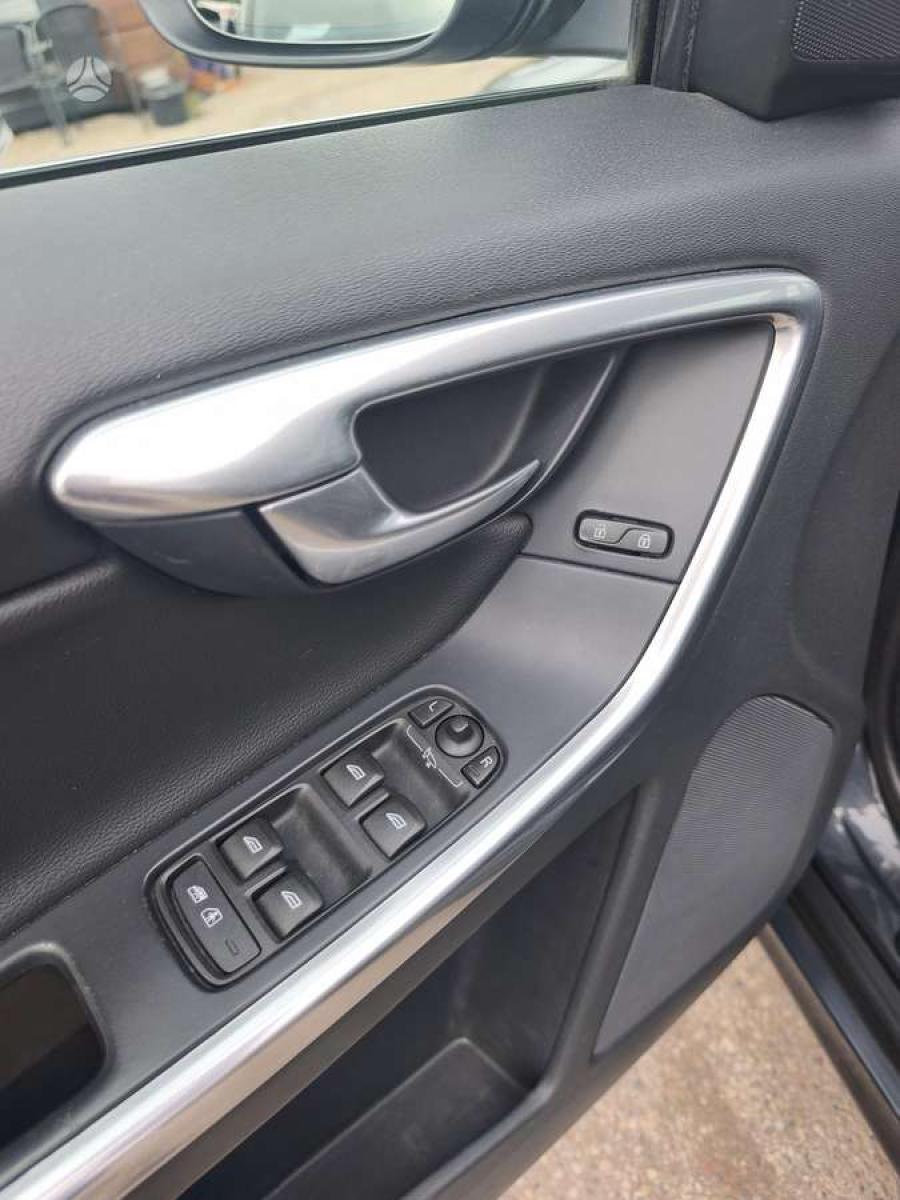 Grey Volvo XC60 2015 in Vilnius, with an engine capacity of 2.40 L and mileage of 224 thousand km for 14750 €, photo 19 on AUTOMOTO.COM.LV