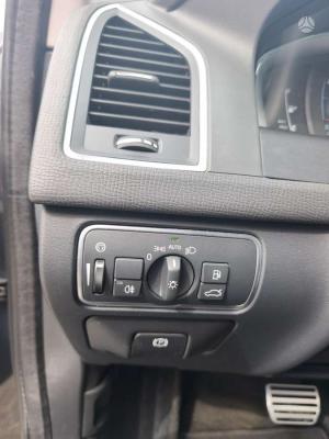 Grey Volvo XC60 2015 in Vilnius, with an engine capacity of 2.40 L and mileage of 224 thousand km for 14750 €, photo 20 on AUTOMOTO.COM.LV