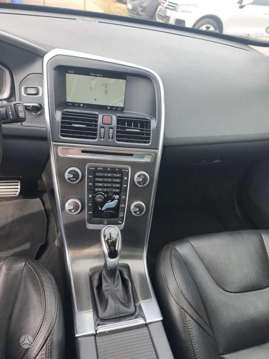Grey Volvo XC60 2015 in Vilnius, with an engine capacity of 2.40 L and mileage of 224 thousand km for 14750 €, photo 24 on AUTOMOTO.COM.LV