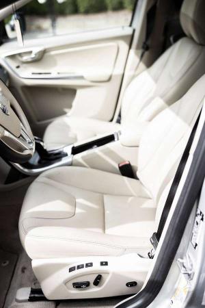 Pelēks Volvo XC60 2015 Šauļi, ar dzinēja tilpumu 2.95 L un nobraukumu 146 tūkst. km par 15500 €, foto 21 vietnē AUTOMOTO.COM.LV