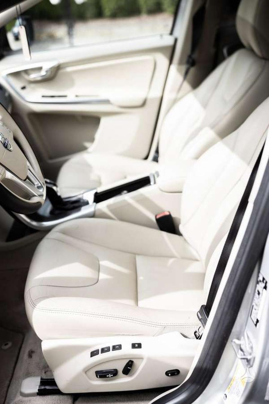 Pelēks Volvo XC60 2015 Šauļi, ar dzinēja tilpumu 2.95 L un nobraukumu 146 tūkst. km par 15500 €, foto 21 vietnē AUTOMOTO.COM.LV