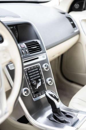 Pelēks Volvo XC60 2015 Šauļi, ar dzinēja tilpumu 2.95 L un nobraukumu 146 tūkst. km par 15500 €, foto 26 vietnē AUTOMOTO.COM.LV