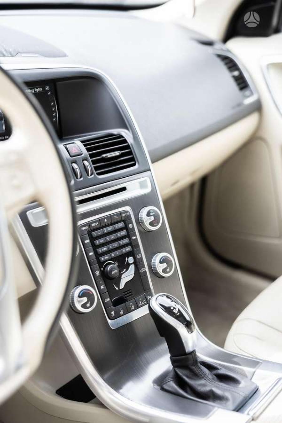 Pelēks Volvo XC60 2015 Šauļi, ar dzinēja tilpumu 2.95 L un nobraukumu 146 tūkst. km par 15500 €, foto 26 vietnē AUTOMOTO.COM.LV