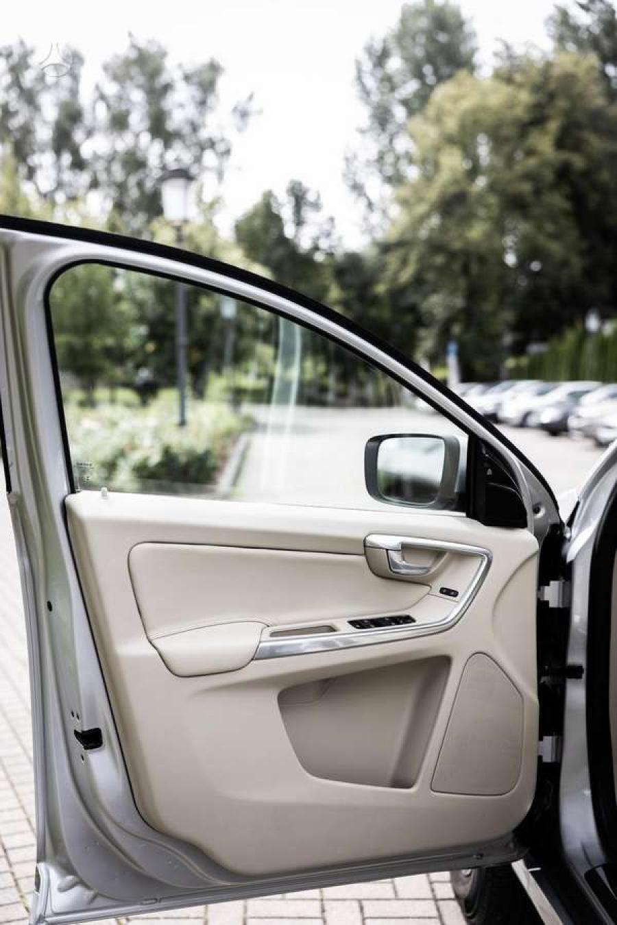 Pelēks Volvo XC60 2015 Šauļi, ar dzinēja tilpumu 2.95 L un nobraukumu 146 tūkst. km par 15500 €, foto 28 vietnē AUTOMOTO.COM.LV