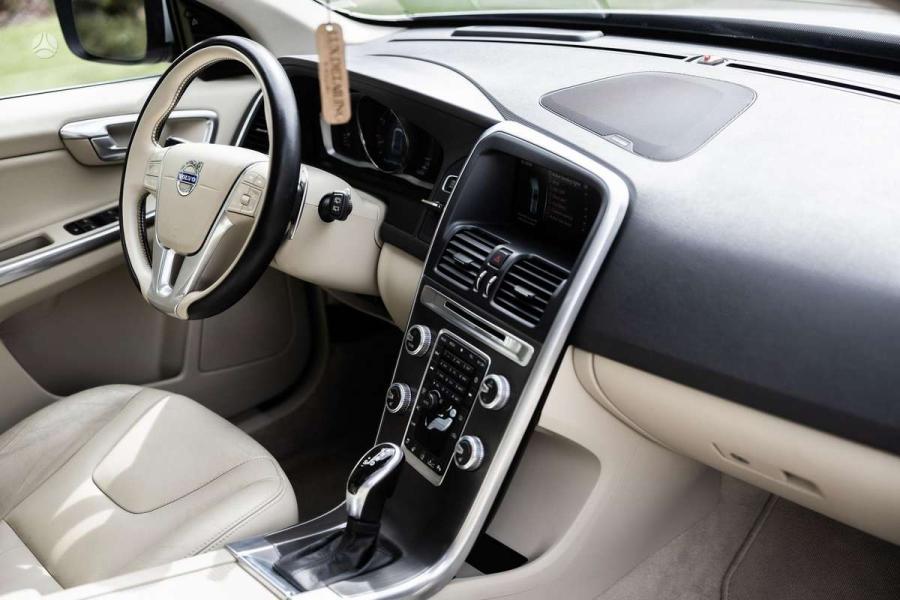 Pelēks Volvo XC60 2015 Šauļi, ar dzinēja tilpumu 2.95 L un nobraukumu 146 tūkst. km par 15500 €, foto 30 vietnē AUTOMOTO.COM.LV