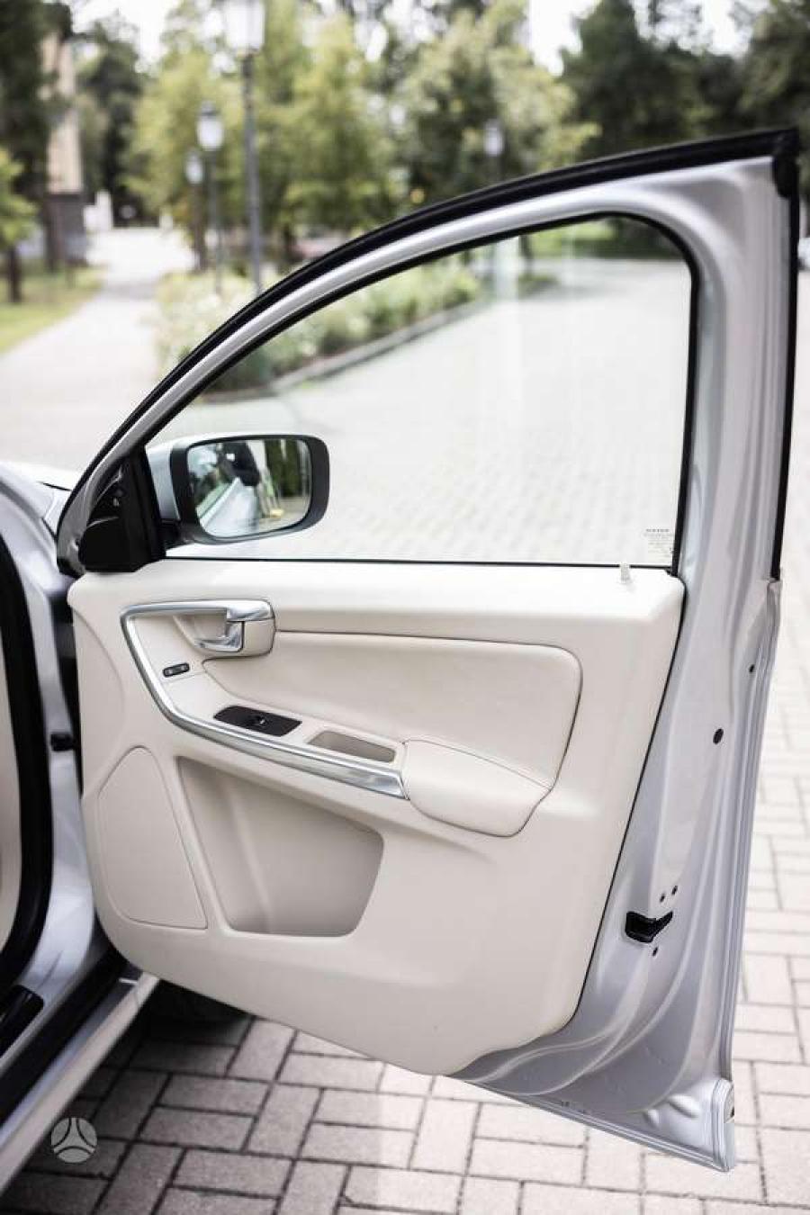 Pelēks Volvo XC60 2015 Šauļi, ar dzinēja tilpumu 2.95 L un nobraukumu 146 tūkst. km par 15500 €, foto 31 vietnē AUTOMOTO.COM.LV