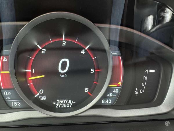 Pelēks Volvo XC60 2015 Viļņa, ar dzinēja tilpumu 2.40 L un nobraukumu 270 tūkst. km par 13270 €, foto 10 vietnē AUTOMOTO.COM.LV