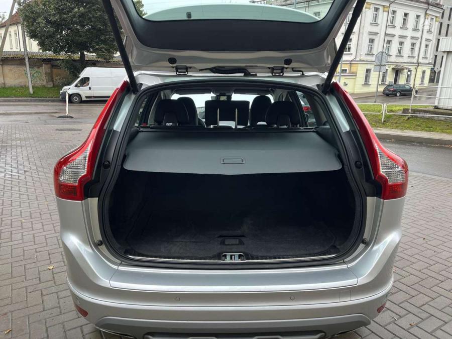 Pelēks Volvo XC60 2015 Viļņa, ar dzinēja tilpumu 1.98 L un nobraukumu 270 tūkst. km par 9700 €, foto 16 vietnē AUTOMOTO.COM.LV
