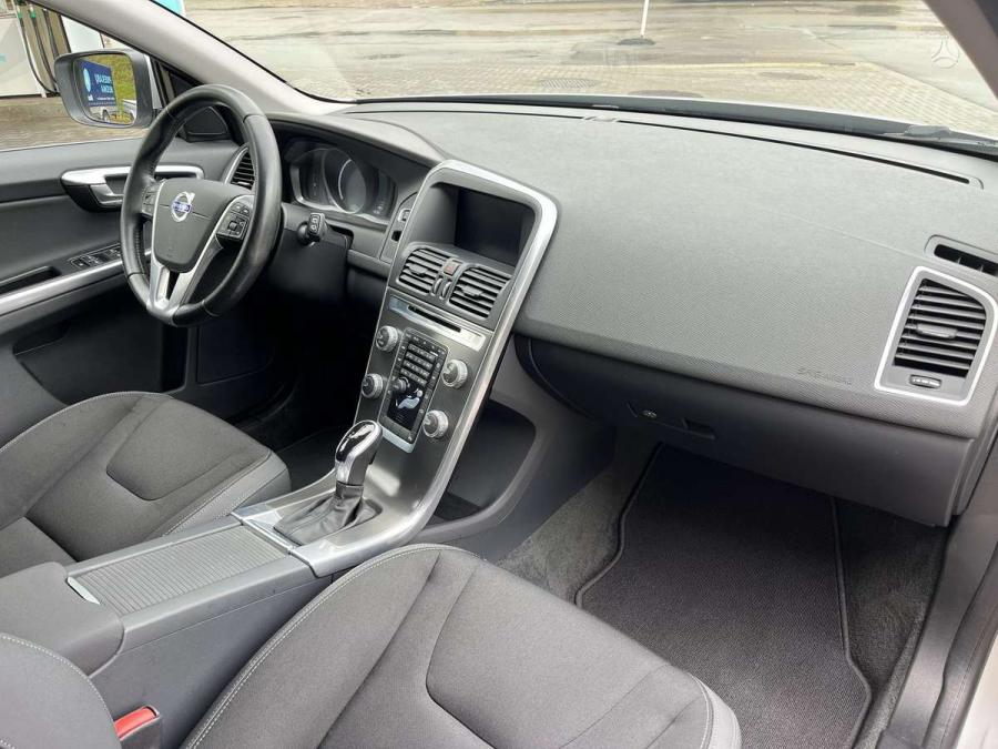 Pelēks Volvo XC60 2015 Viļņa, ar dzinēja tilpumu 1.98 L un nobraukumu 270 tūkst. km par 9700 €, foto 18 vietnē AUTOMOTO.COM.LV