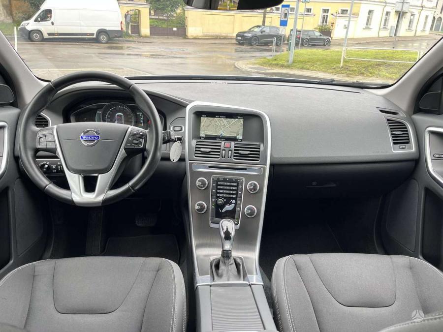 Pelēks Volvo XC60 2015 Viļņa, ar dzinēja tilpumu 1.98 L un nobraukumu 270 tūkst. km par 9700 €, foto 20 vietnē AUTOMOTO.COM.LV
