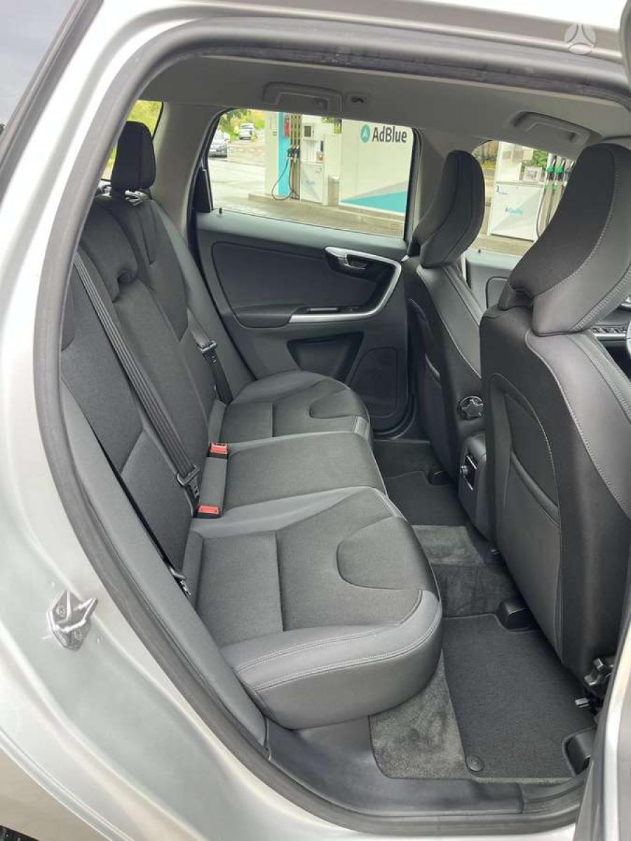Pelēks Volvo XC60 2015 Viļņa, ar dzinēja tilpumu 1.98 L un nobraukumu 270 tūkst. km par 9700 €, foto 21 vietnē AUTOMOTO.COM.LV