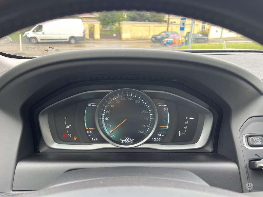 Pelēks Volvo XC60 2015 Viļņa, ar dzinēja tilpumu 1.98 L un nobraukumu 270 tūkst. km par 9700 €, foto 24 vietnē AUTOMOTO.COM.LV
