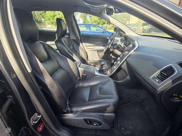 Pelēks Volvo XC60 2015 Tauragė, ar dzinēja tilpumu 1.97 L un nobraukumu 350 tūkst. km par 8800 €, foto 10 vietnē AUTOMOTO.COM.LV