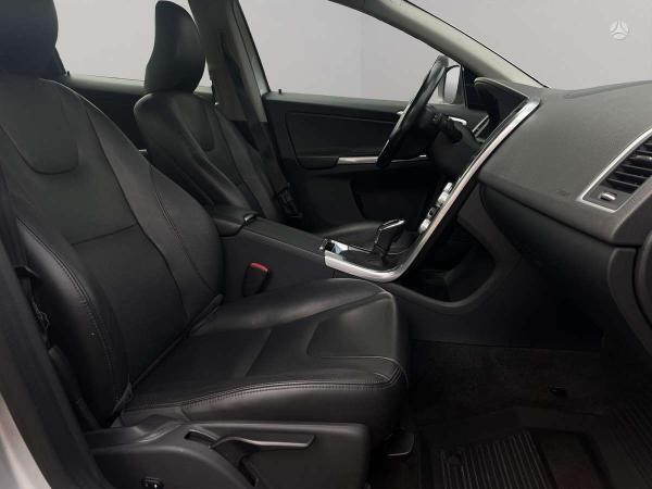 Grey Volvo XC60 2015 in Vilnius, with an engine capacity of 2.40 L and mileage of 263 thousand km for 11999 €, photo 8 on AUTOMOTO.COM.LV