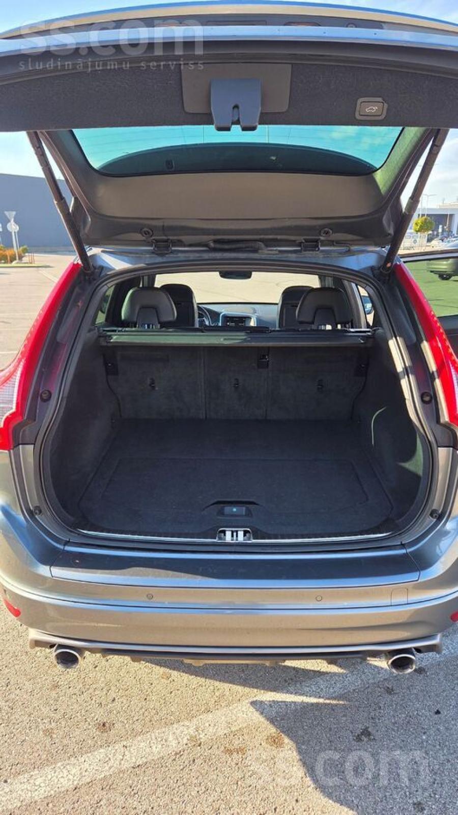 Pelēks Volvo XC60 2015 Rīga, ar dzinēja tilpumu 2.40 L un nobraukumu 230 tūkst. km par 15700 €, foto 10 vietnē AUTOMOTO.COM.LV