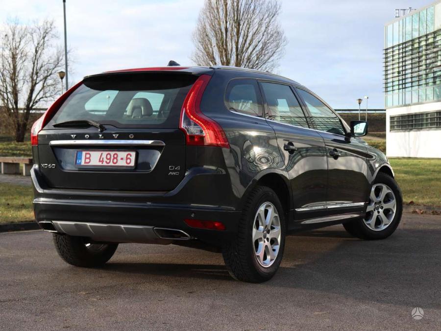 Grey Volvo XC60 2016 in Daugavpils, with an engine capacity of 2.40 L and mileage of 194 thousand km for 16550 €, photo 5 on AUTOMOTO.COM.LV