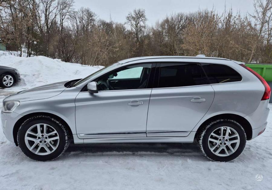 Grey Volvo XC60 2016 in Panevezys, with an engine capacity of 1.97 L and mileage of 285 thousand km for 10499 €, photo 2 on AUTOMOTO.COM.LV